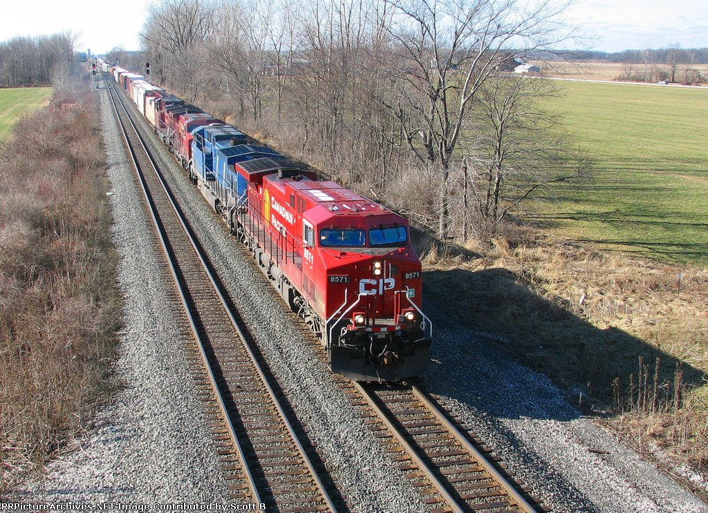 CP 8571 18T crosses over at 360 2:07 pm